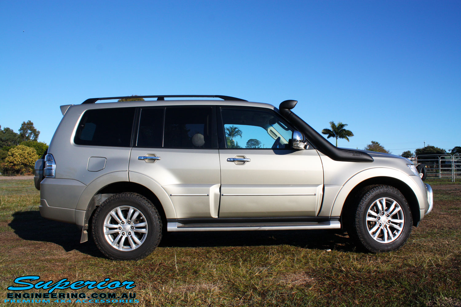 Mitsubishi Exceed Pajero Gold Wagon #92638 | Superior Customer Vehicles